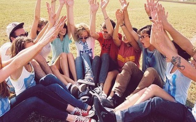 Tener muchos amigos te hará vivir más tiempo • La Ley 107.9 FM